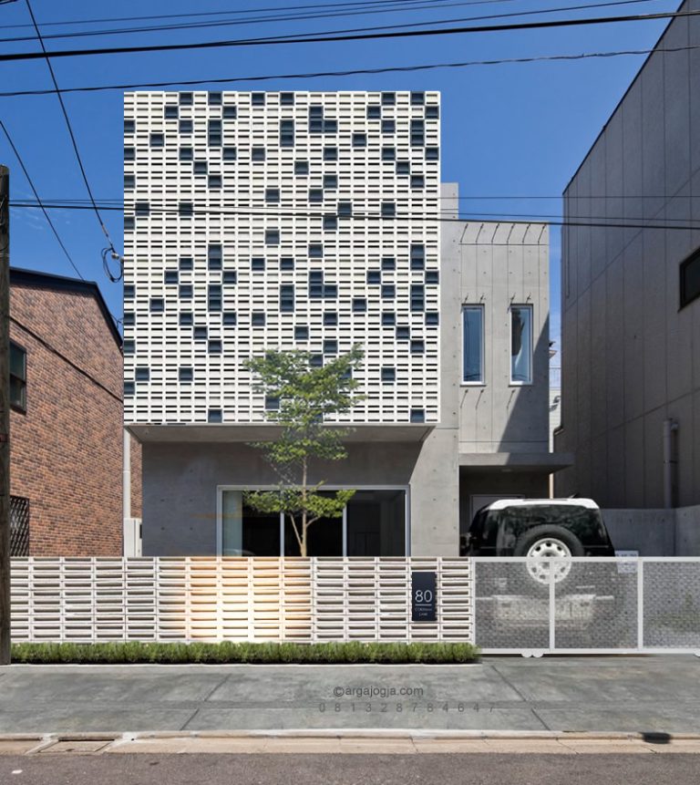 Desain Fasad Roster pada Rumah 2 Lantai Bergaya Industrial: Keindahan ...